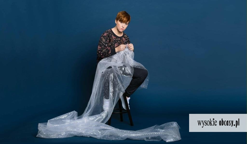 'Wszyscy wiemy z gramatyki, że kobiety nikt nie bije, ona JEST bita ...